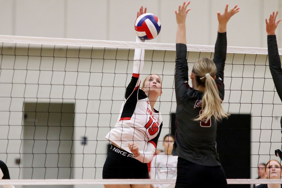 Sikeston pushes Poplar Bluff to five sets