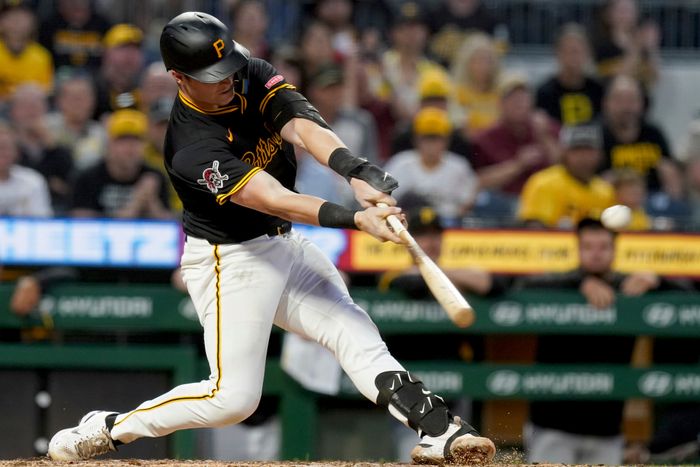 Davis' sacrifice fly in 8th gives Pirates 1-0 win over Cardinals as wi...