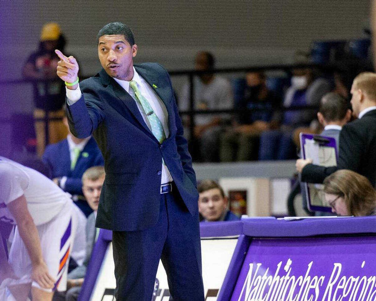 Gipson resigns to take Austin Peay head coaching job