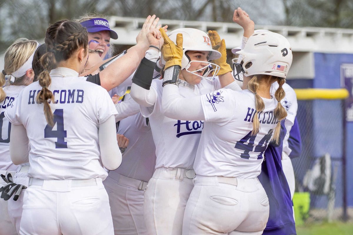 Holcomb softball overcomes Naylor at home