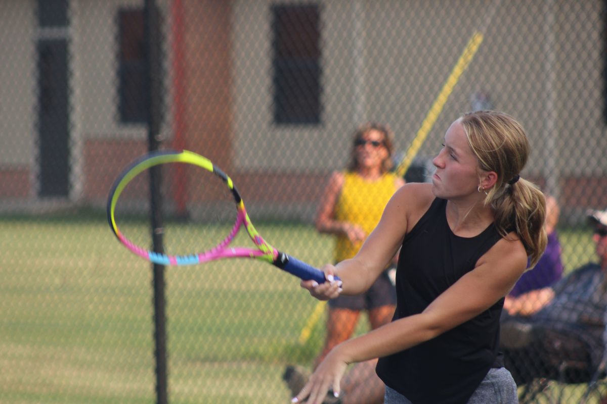 Teeter sisters help Kennett-Holcomb in 9-0 sweep over Caruthersville