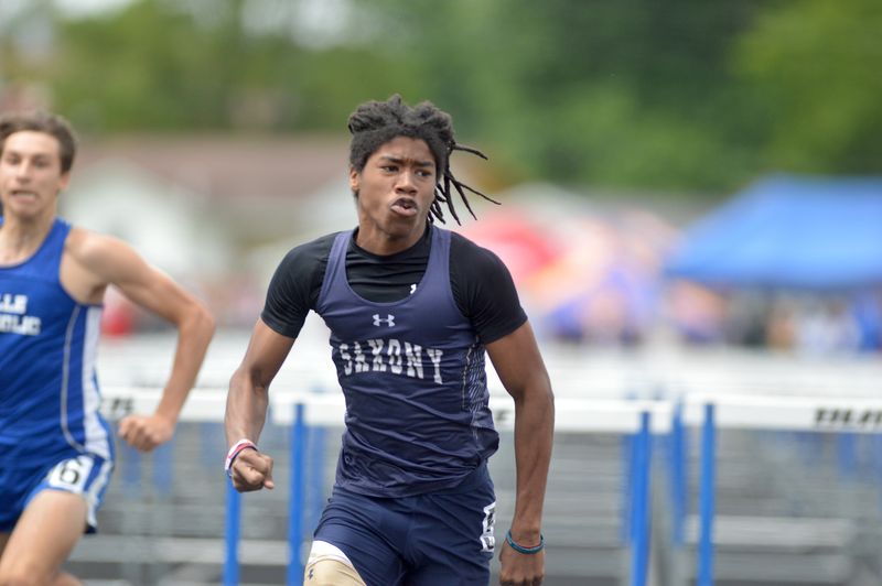 Class 2 District 1 T&F: Saxony’s Nashaun Davis soldiers his ...