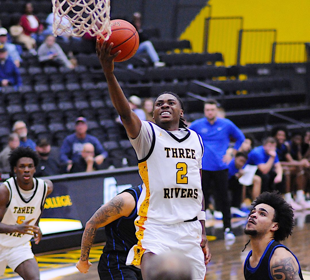 Raiders hold off late rally to beat Lake Land