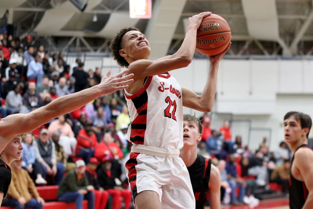 Late shots, key stops lift Sikeston past Jackson in SEMO Conference se...