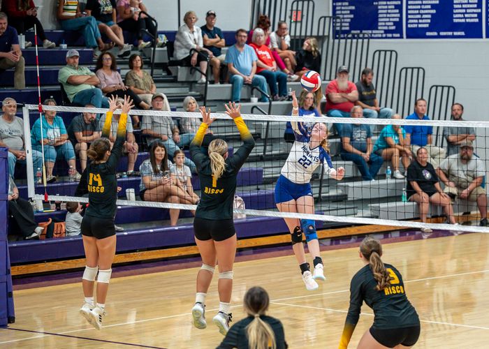 Holcomb Hornets rally past Risco in Tri-County volleyball showdown