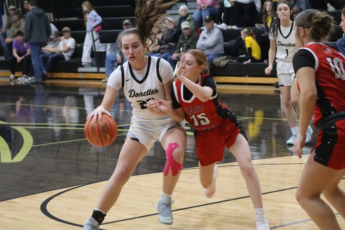 Donettes bounce back with big win over East Carter