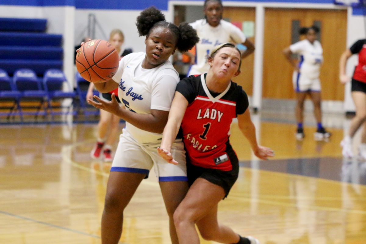 Haynes’ 25 lifts Charleston to 2-0