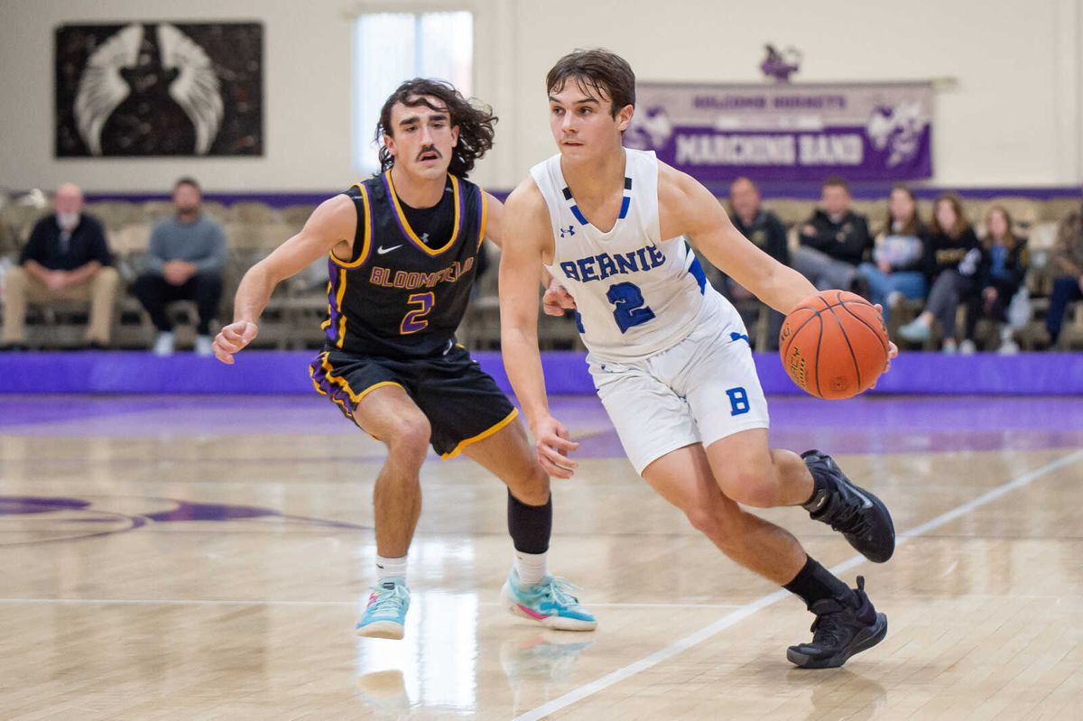 Holcomb Invitational opening night sees close competition, multiple ne...