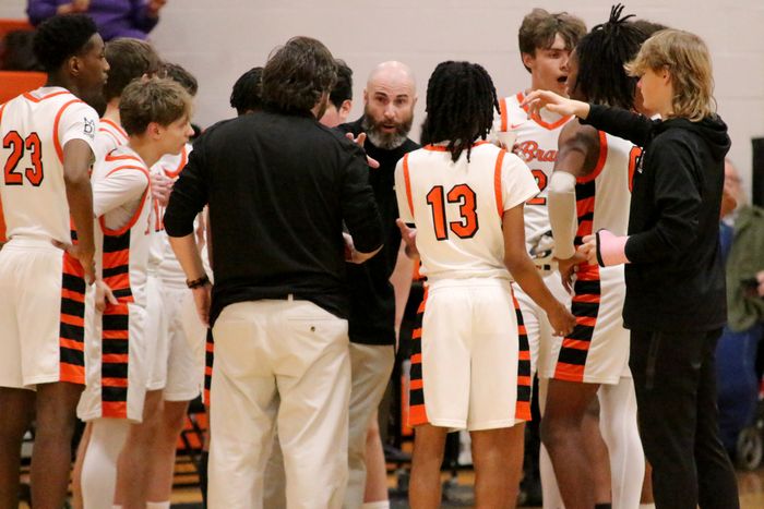 Cooter turns 18 3-pointers into road win at SCC