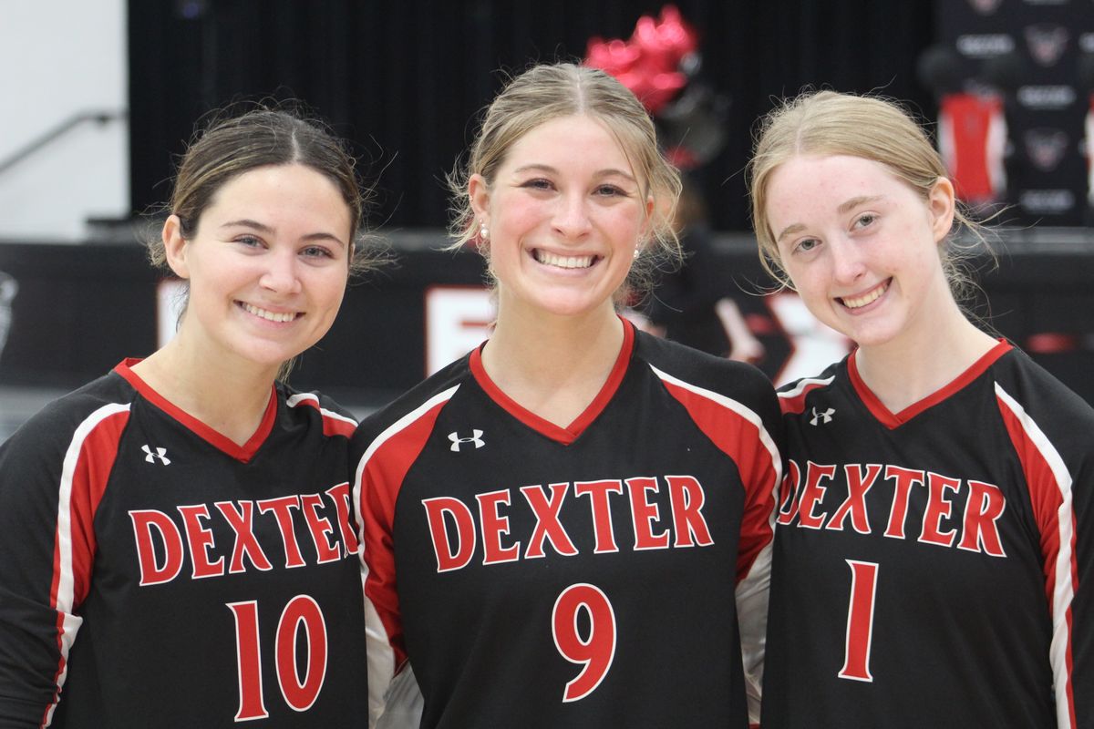 Dexter serves Poplar Bluff in straight sets on Senior Night