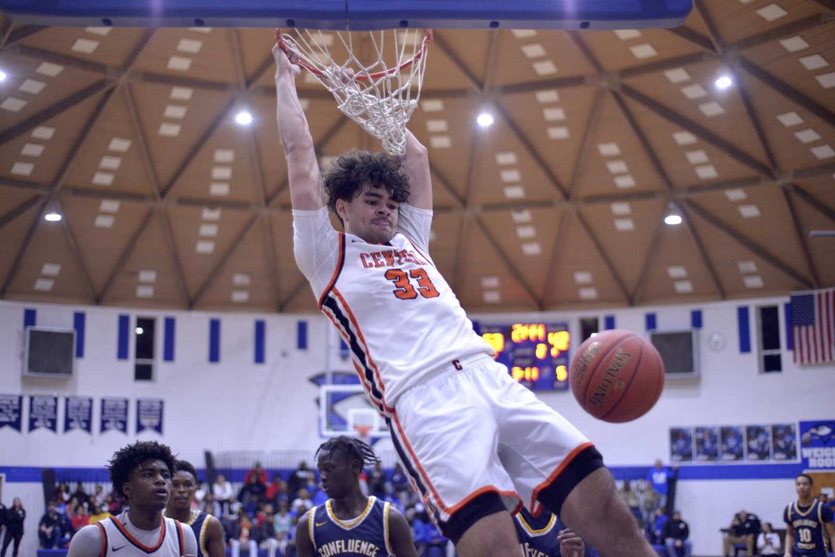 Tigers trounce Titans in Charleston 6-Man Shootout