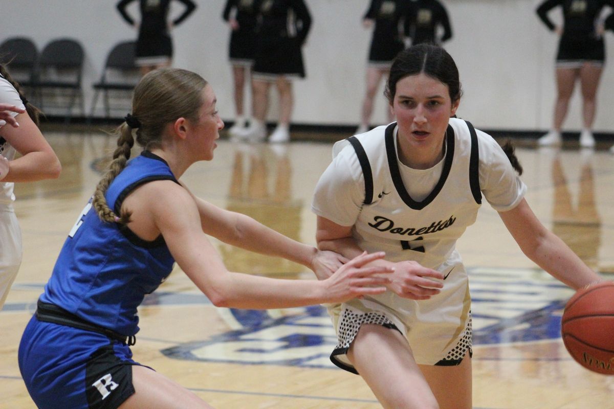 Doniphan accelerates past Rector, secures spot in LRCC champ...
