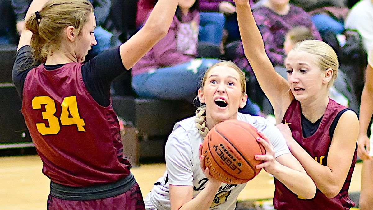 Donettes pull away from Neelyville to win fifth OFC Tournament in a ro...