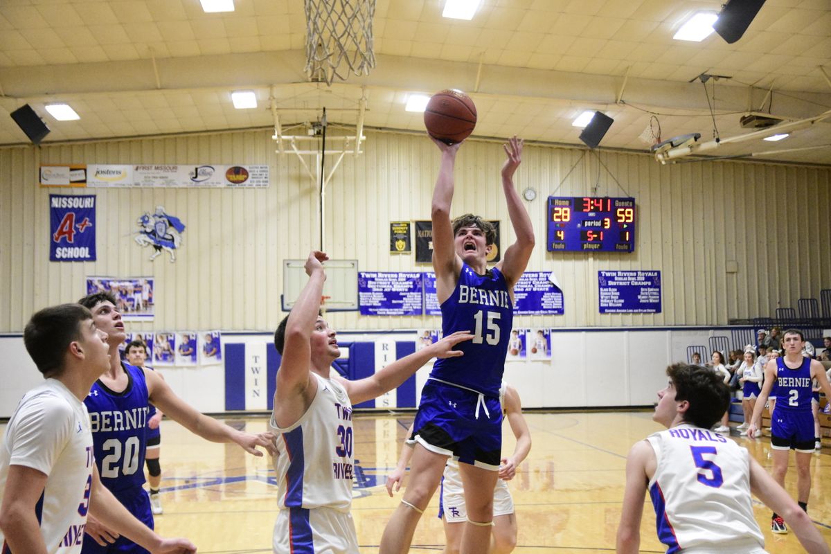 Bernie Mules take out Twin Rivers Royals 84-45 in convincing road win