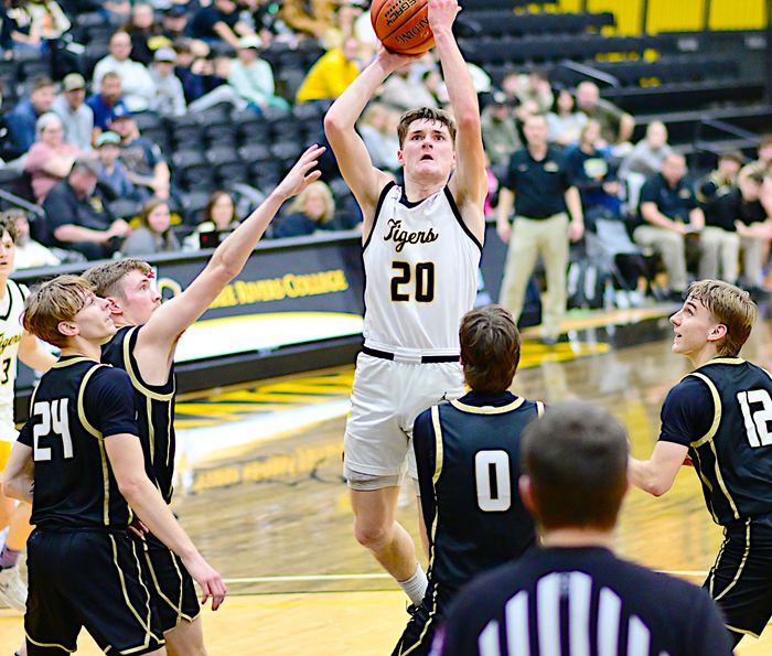 Late surge lifts Risco past Campbell