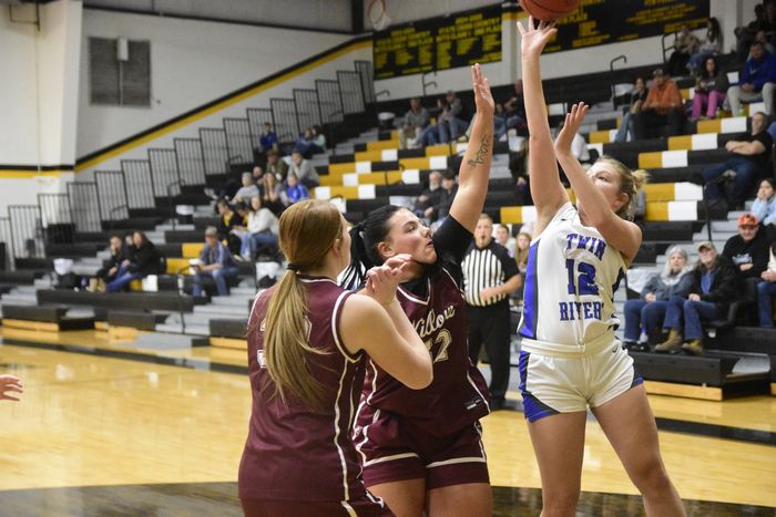 Willow Springs outlasts Twin Rivers 43-41 for the Lady Dawg Classic Ch...