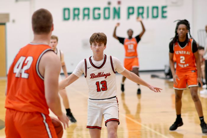 Sikeston closes out Cape Central to score Fountain City Classic threep...