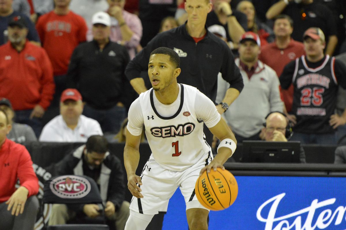 Redhawks MBB point guard Rob Martin entering transfer portal