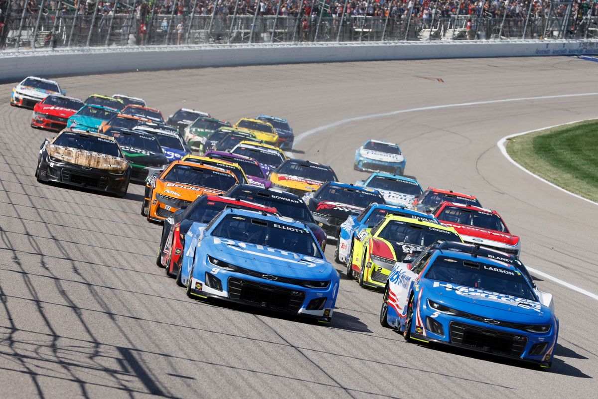 Kyle Larson wins again at Kansas, dominating for his 3rd NASCAR Cup Se...
