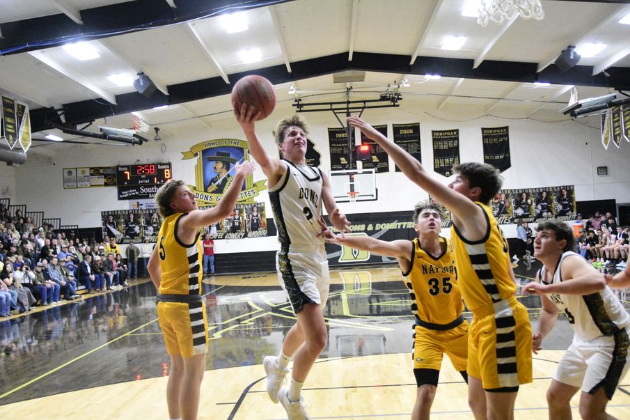 Doniphan Crushes Naylor 76-46 on Homecoming