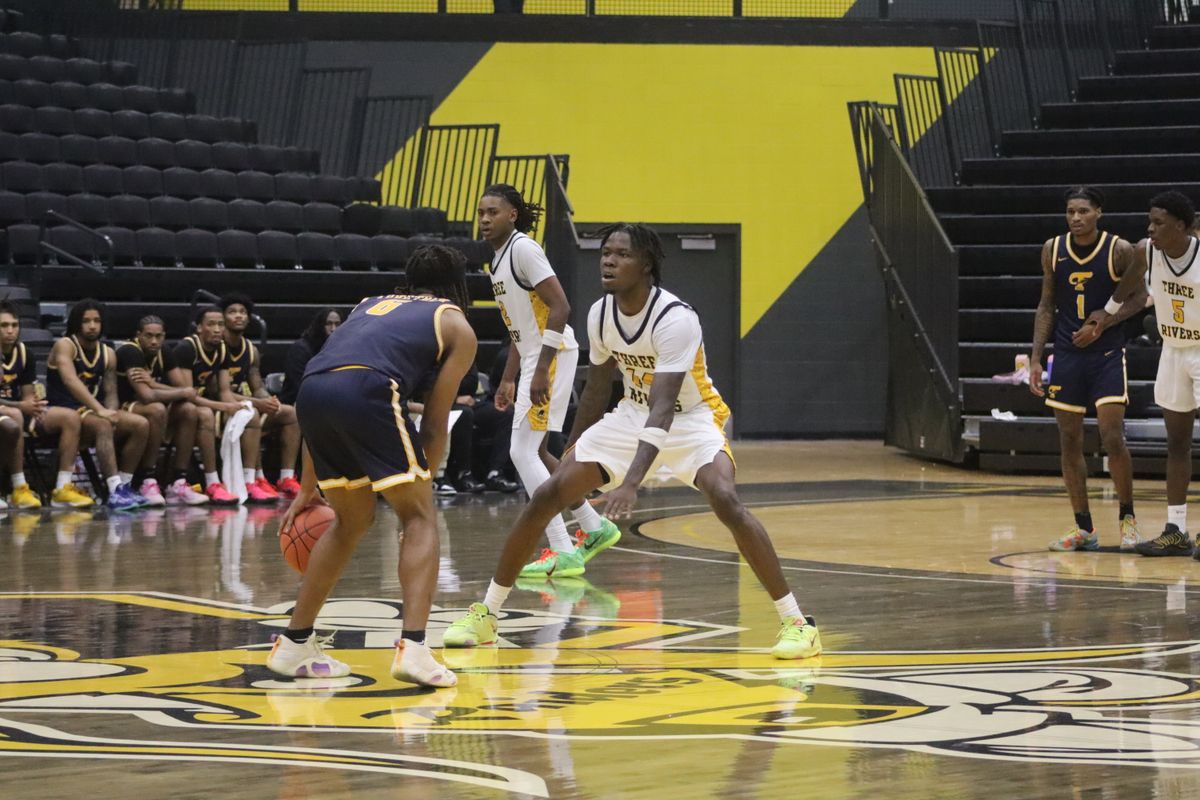 Raiders back in win column Saturday over Rockets