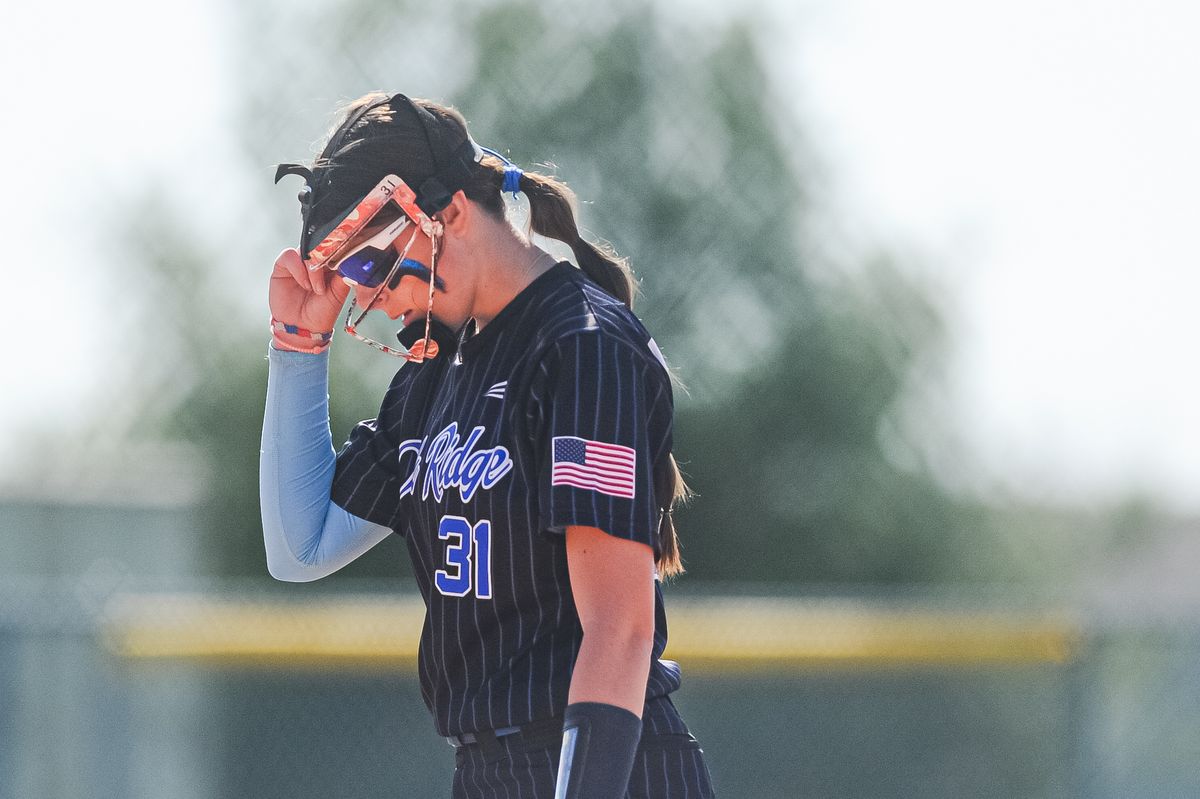 Deckerd fans 20, hits another homer in ranked win over Leopo...