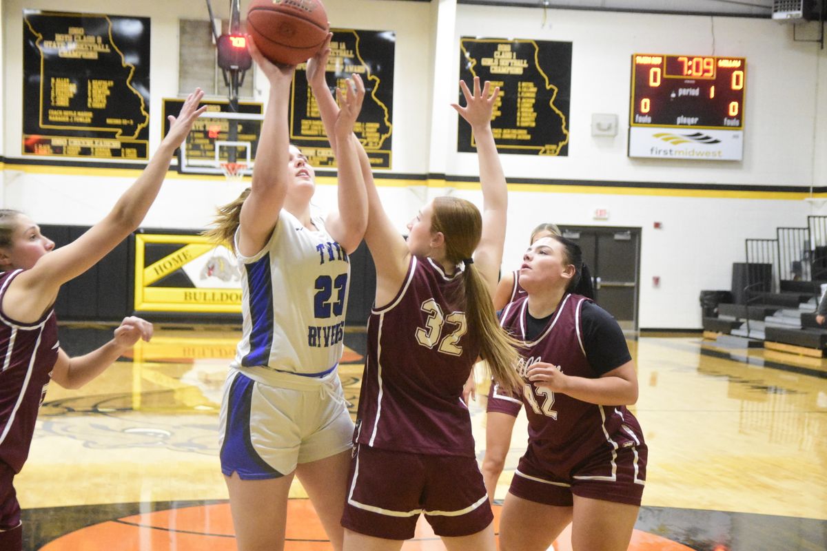Willow Springs outlasts Twin Rivers 43-41 for the Lady Dawg Classic Ch...