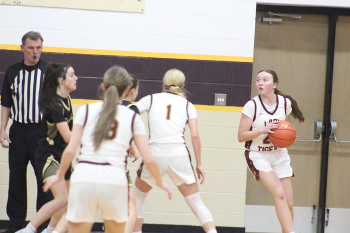 Stingy defense, hot shooting lift Doniphan Donettes past Lad...