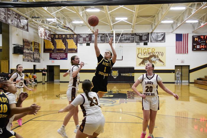 Kennett Lady Indians outlast Neelyville Lady Tigers 50-43 in overtime