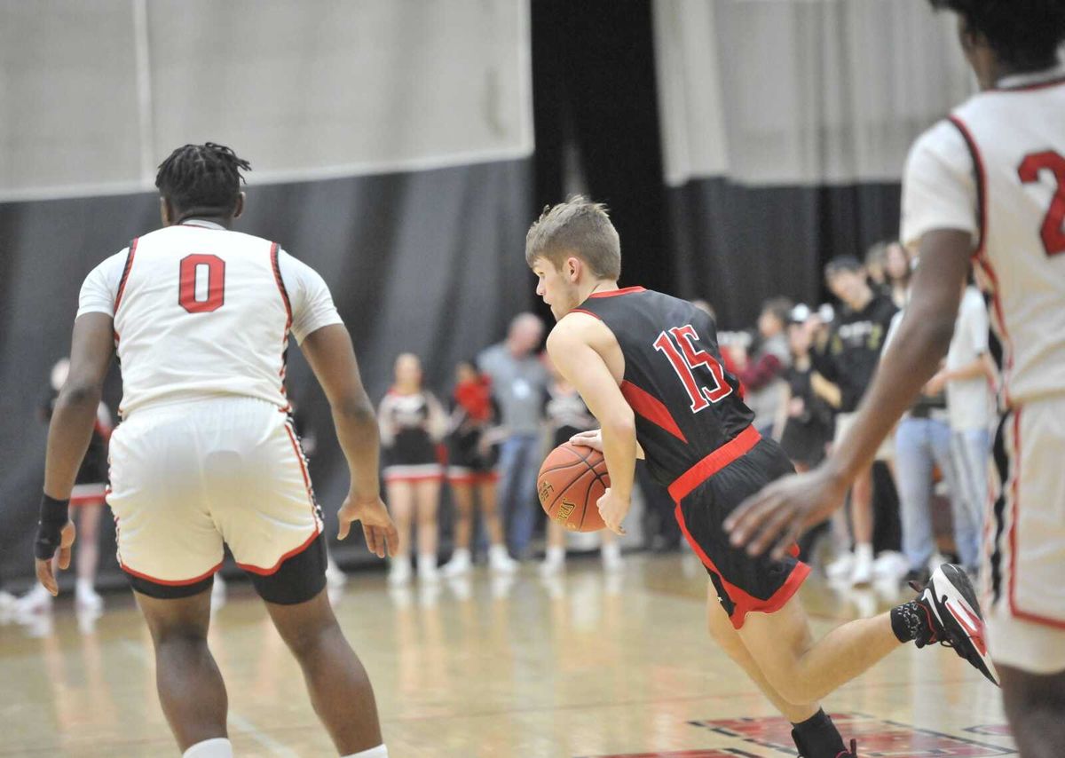 Young Sikeston guard getting defensive with his summer train...
