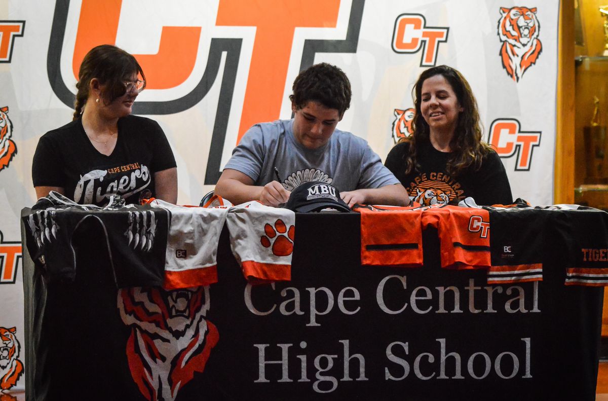 Cape Central wrestler Connor Poole signs NLI with Missouri Baptist