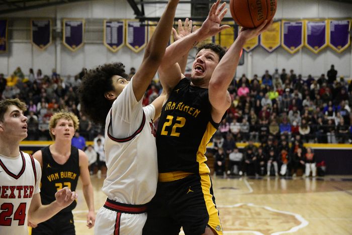 Van Buren Upsets Top-Seeded Dexter 57-56 in Bloomfield Chris...