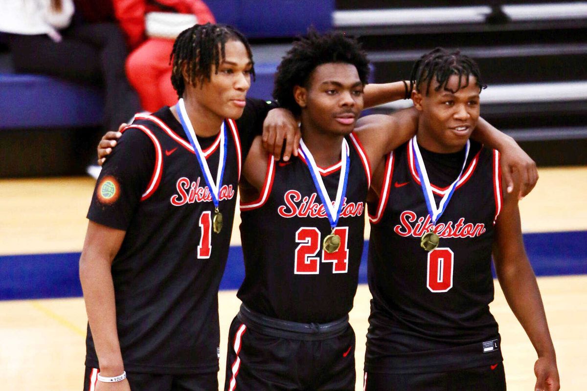 Sikeston rolls past St. Dominic to capture tournament championship