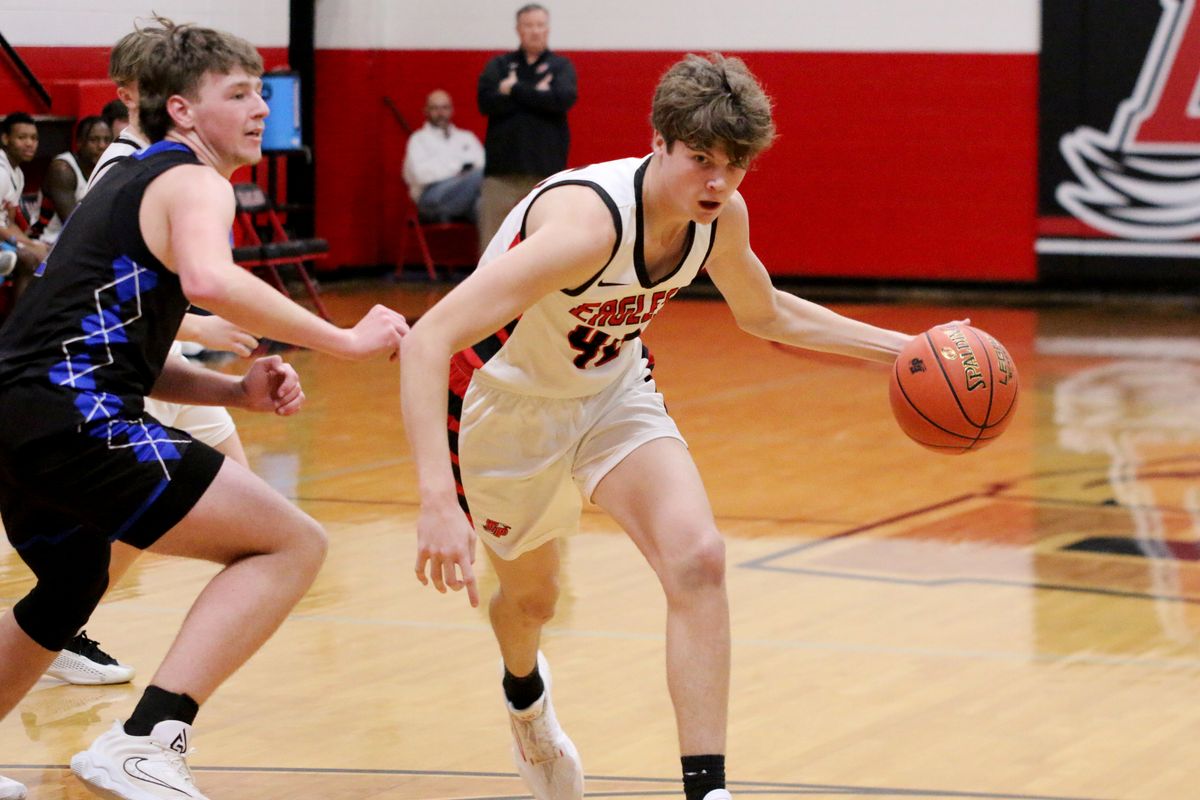 East Prairie extends conference streak with win over Oak Rid...