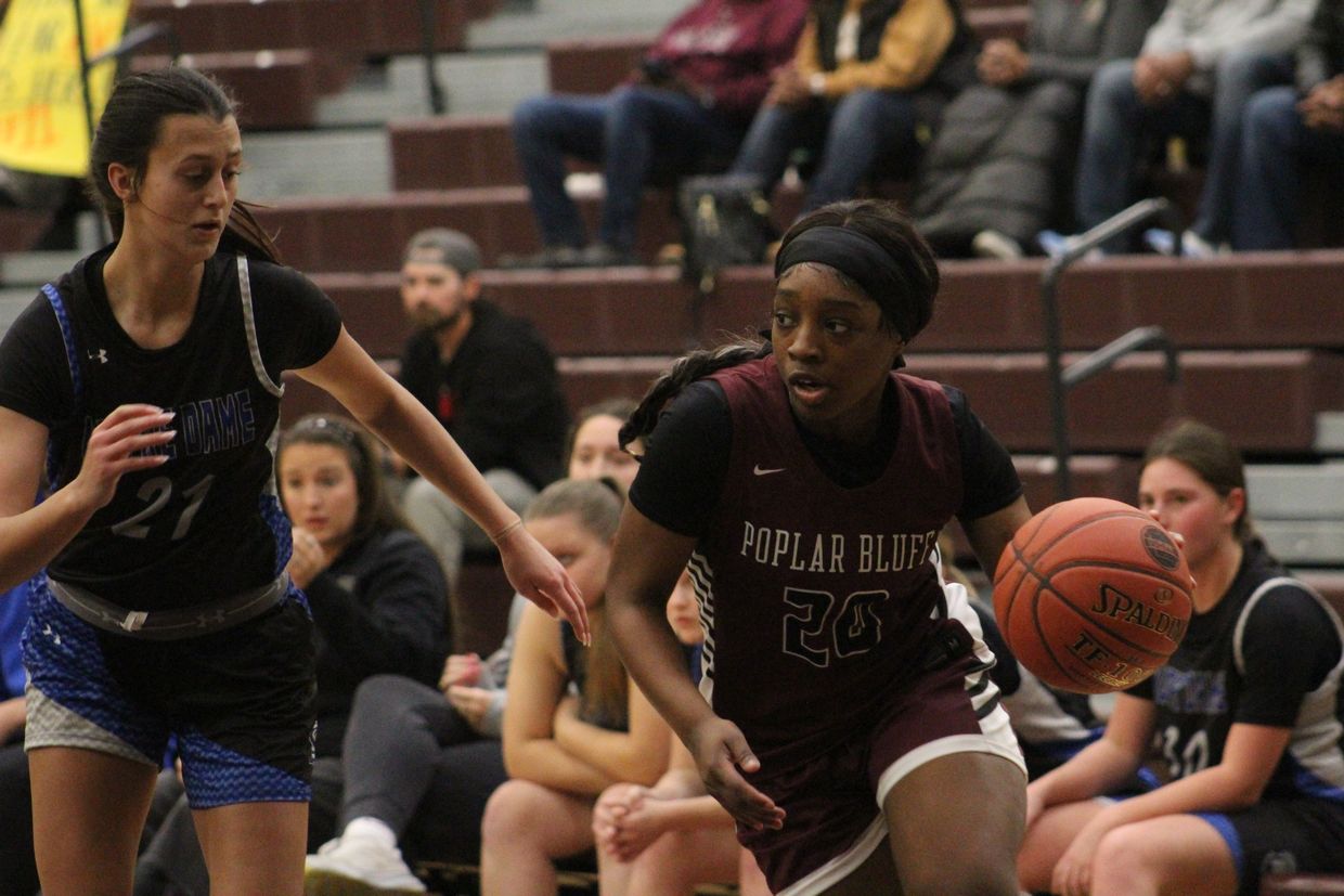 Brandon scores 13, Poplar Bluff girls lock in defensively to win 40-31...