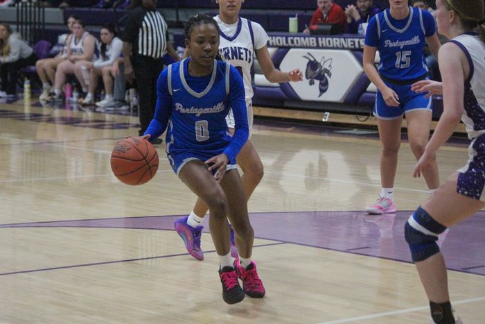 Farmer scores 30 as Portageville rolls past Holcomb 74-23