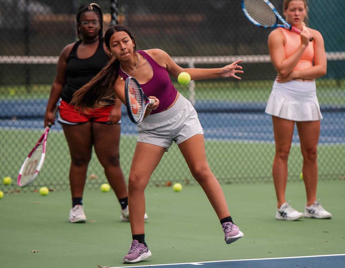 Girls Tennis: Kennett dynasty prepares for season