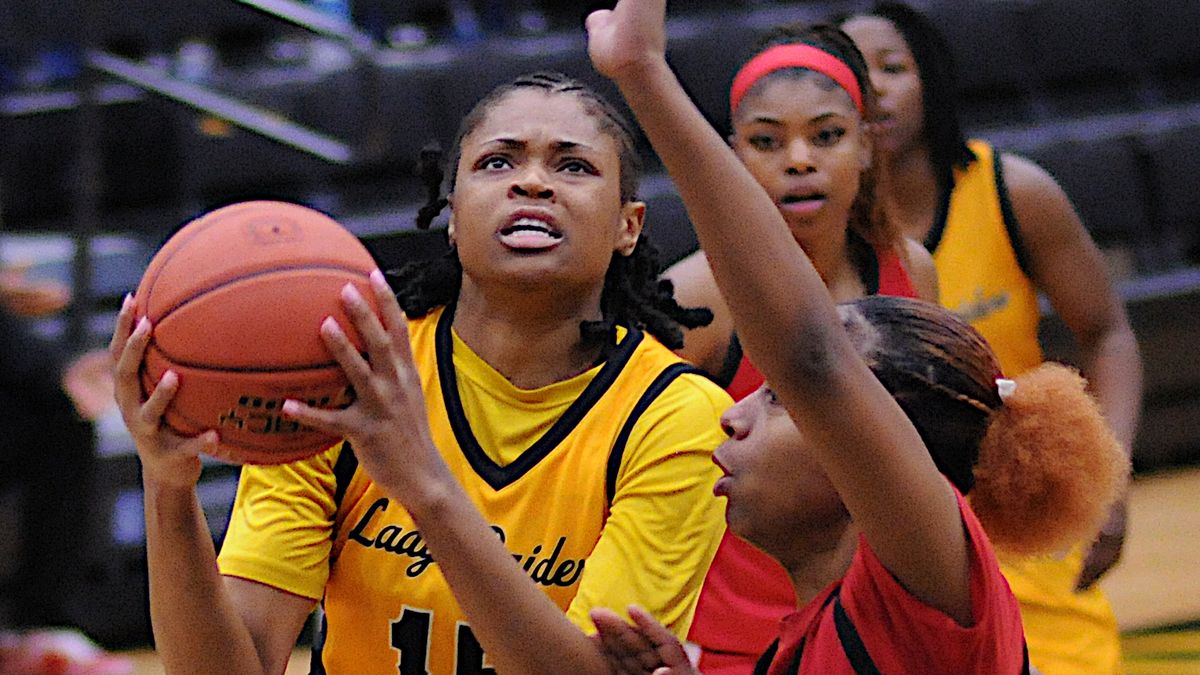 Lady Raiders sprint past MAC, back to region finals