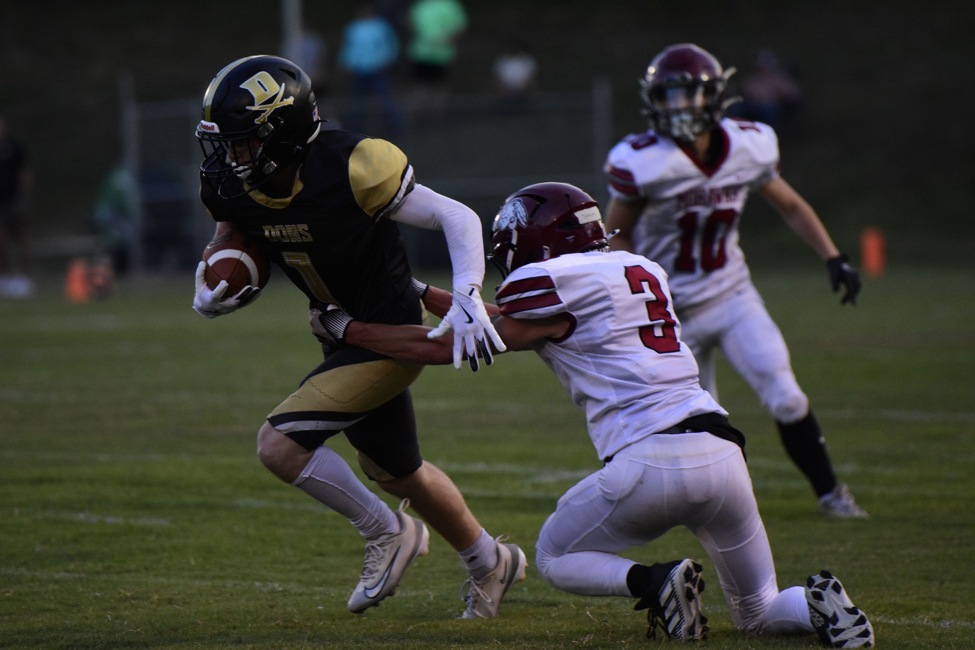 Doniphan Dons break losing streak with thrilling 46-36 win over Piggot...