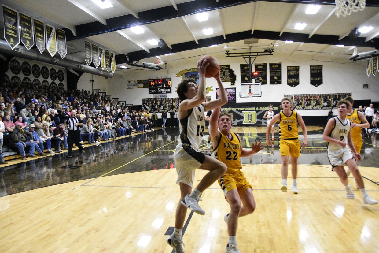 Doniphan Crushes Naylor 76-46 on Homecoming