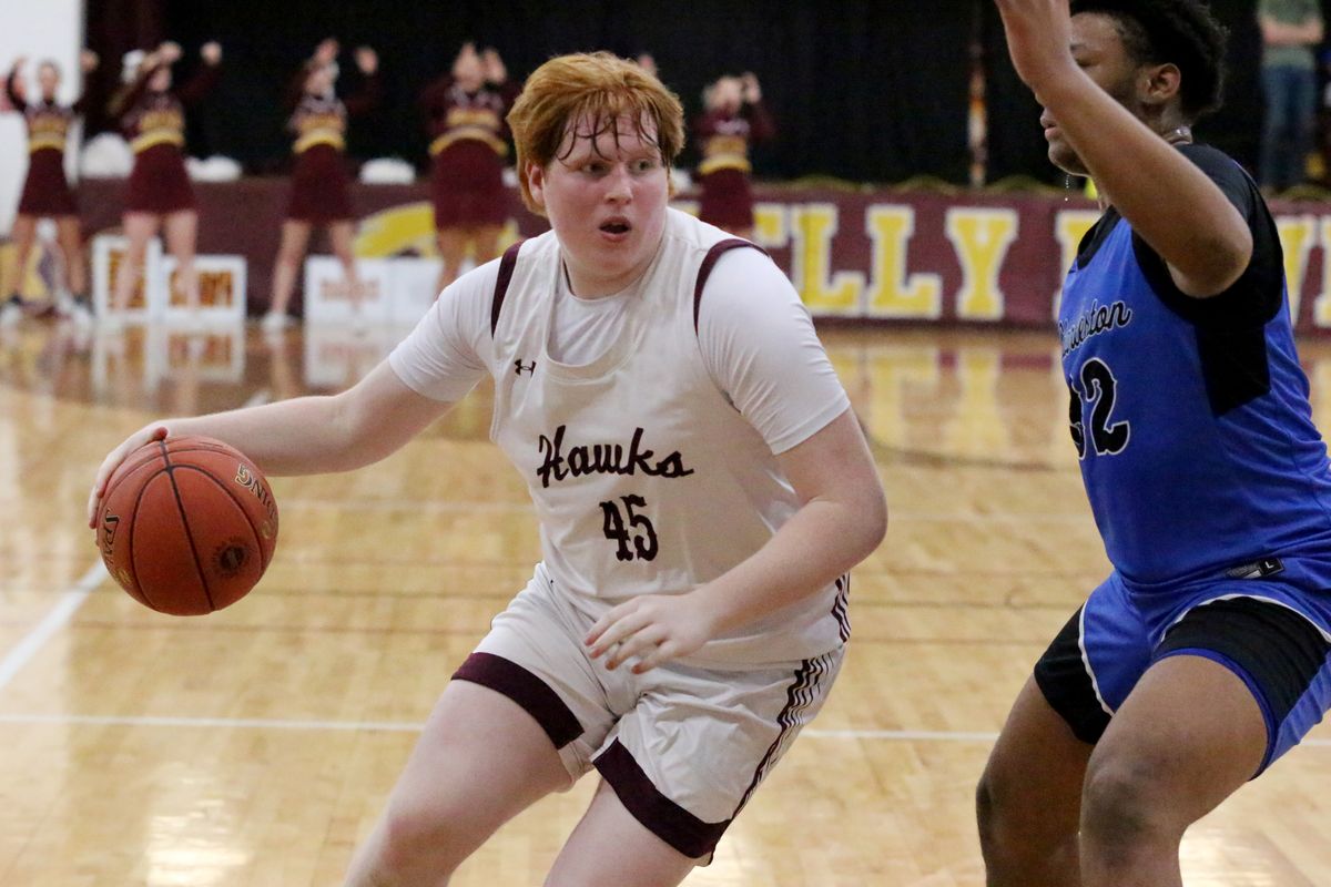 Kelly evens season series with road win at Oran
