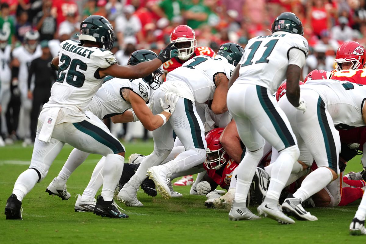 NFL: Eagles should've been penalized for a false start on a tush-push ...
