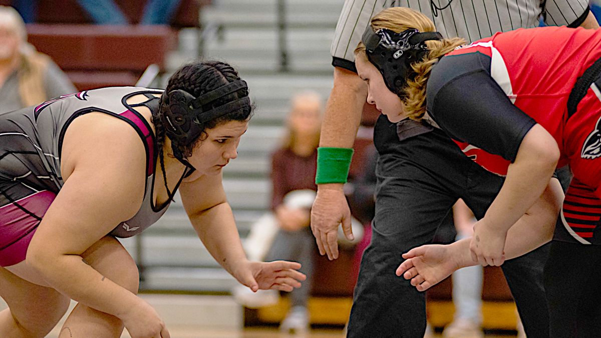 LEGEND OF THE FALL: Freeman pins 100th opponent as Mules split with De...