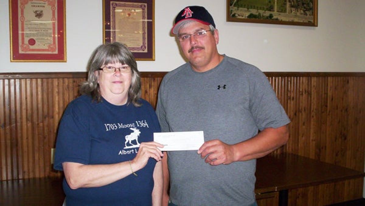 Moose Club donates to youth baseball