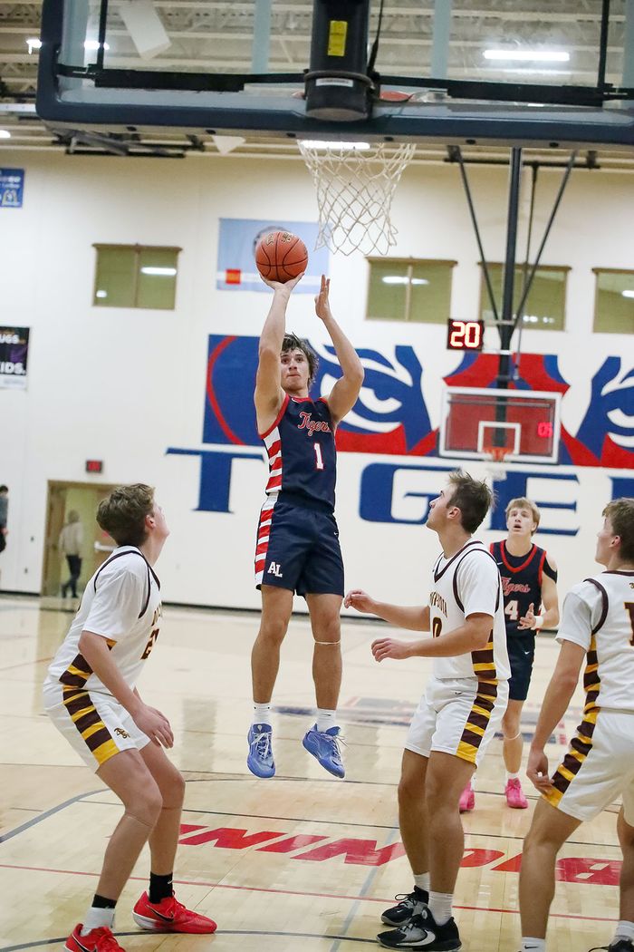 Albert Lea boys’ basketball team falls in close game