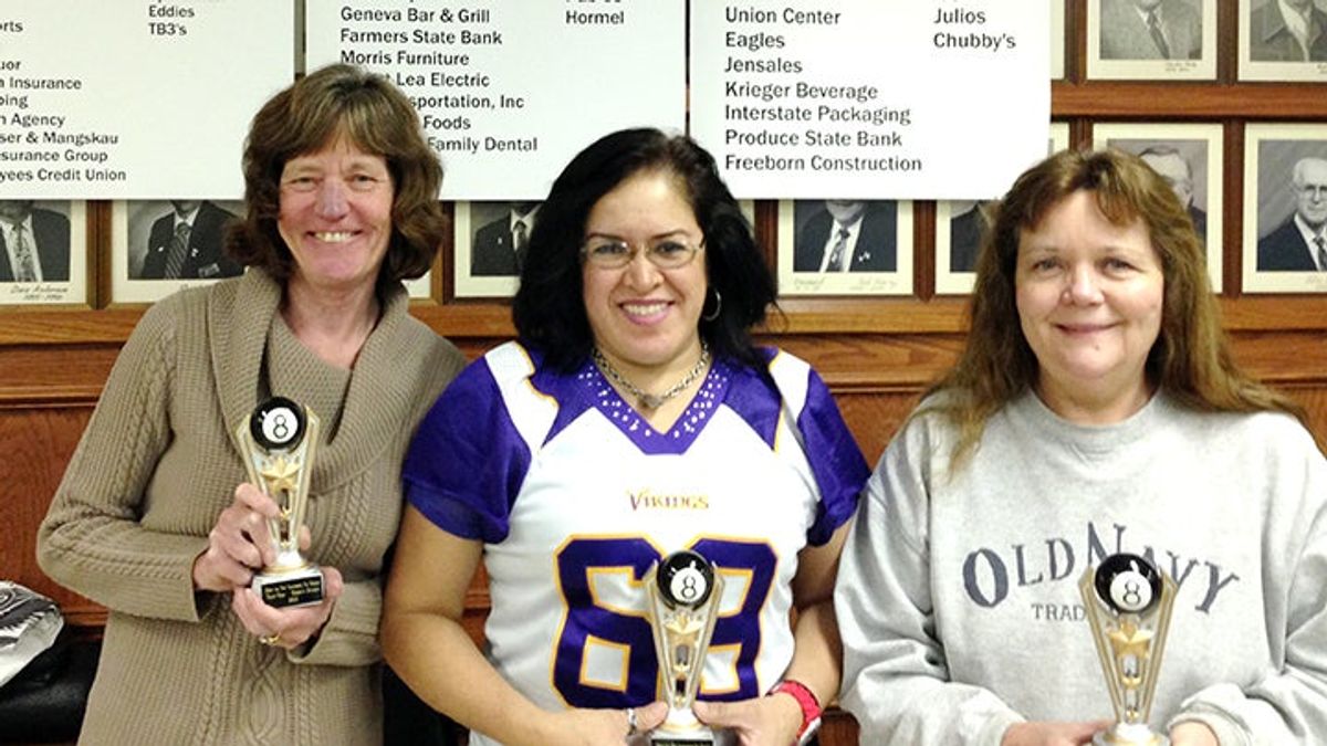 Pool committee donates to hospice