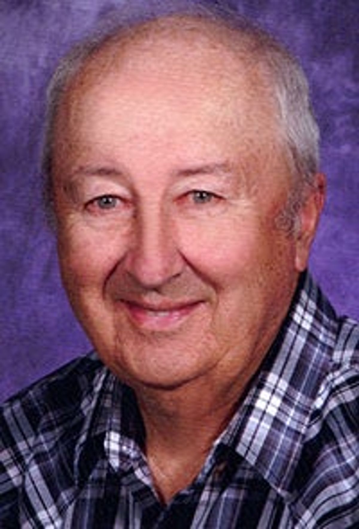Stanley Stenzel, 82, Wells