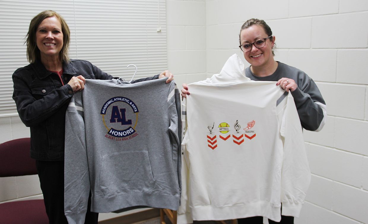New letterman sweatshirts announced at Albert Lea High Schoo...