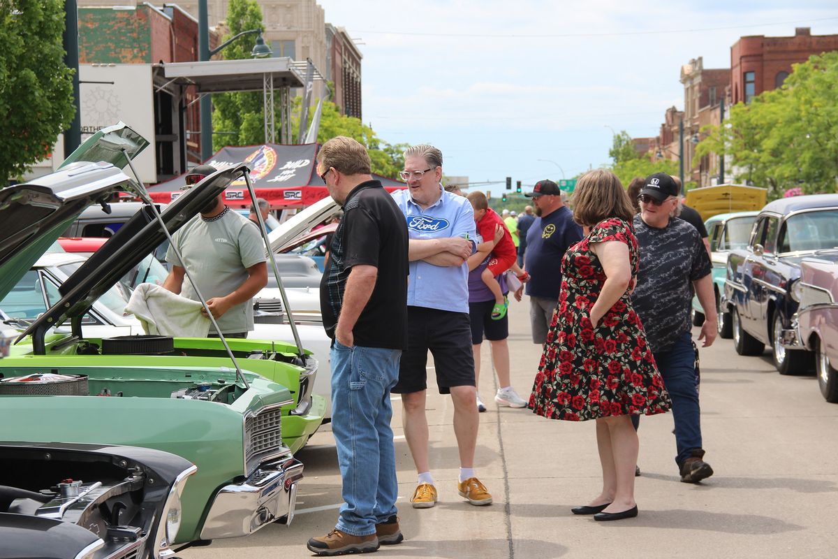 Eddie Cochran festival brings out big crowds in downtown Alb...