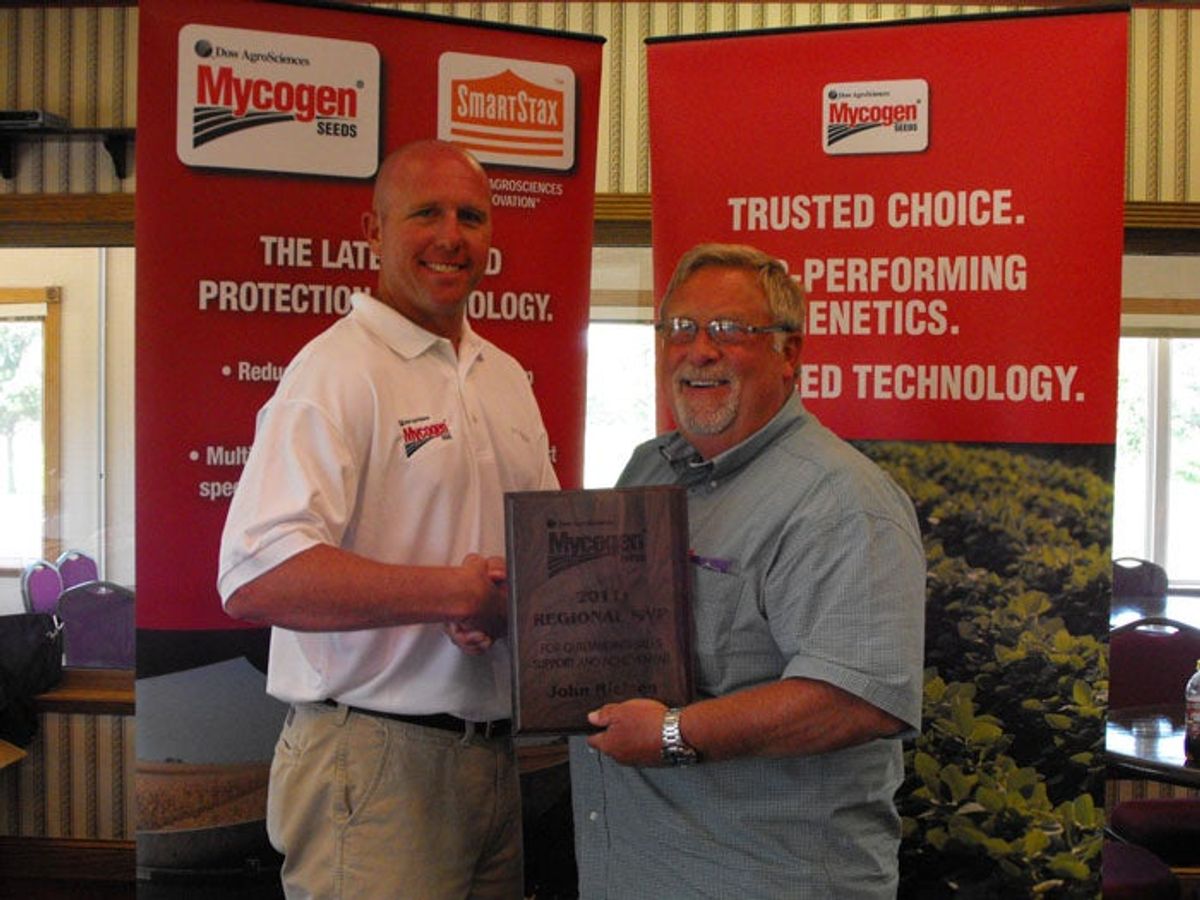 Local man wins award from Mycogen Seeds